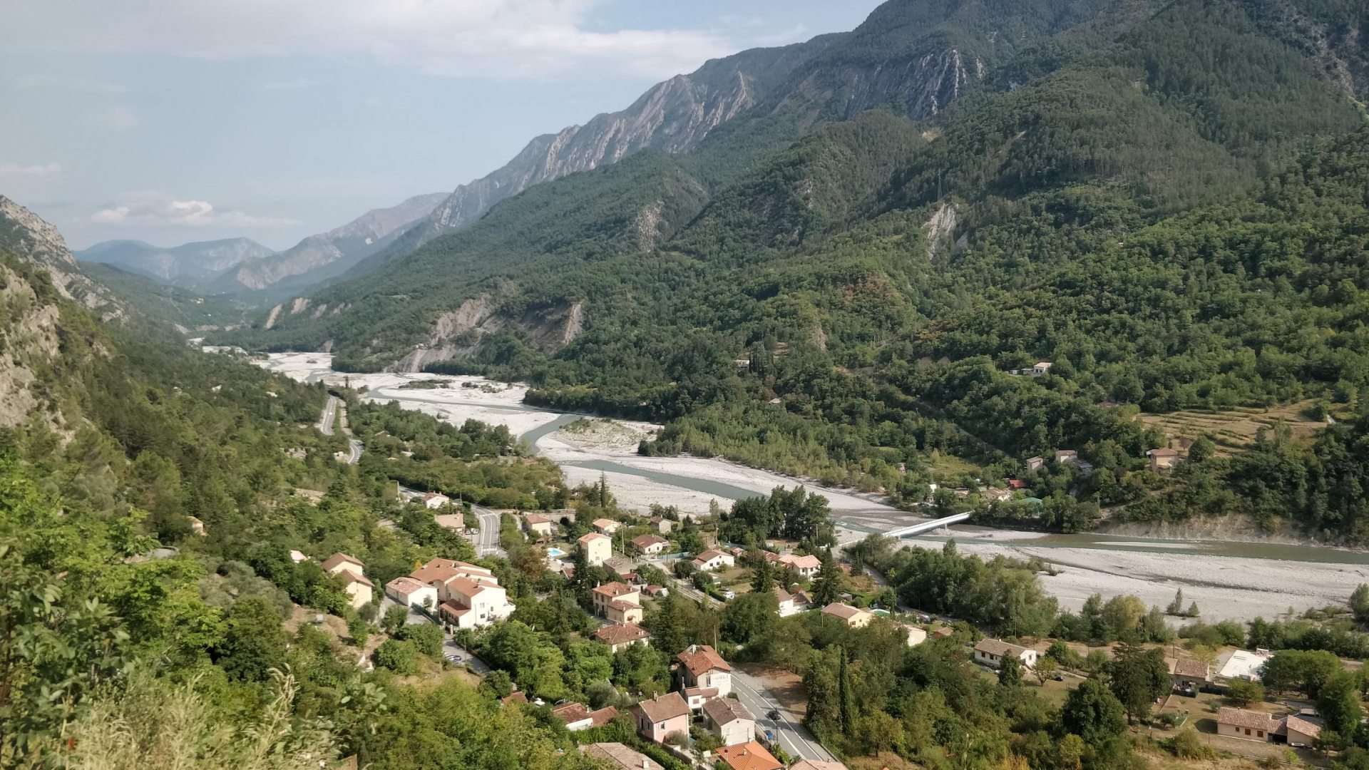 Touët sur Var : découverte du Haut Village et de ses portes peintes ...