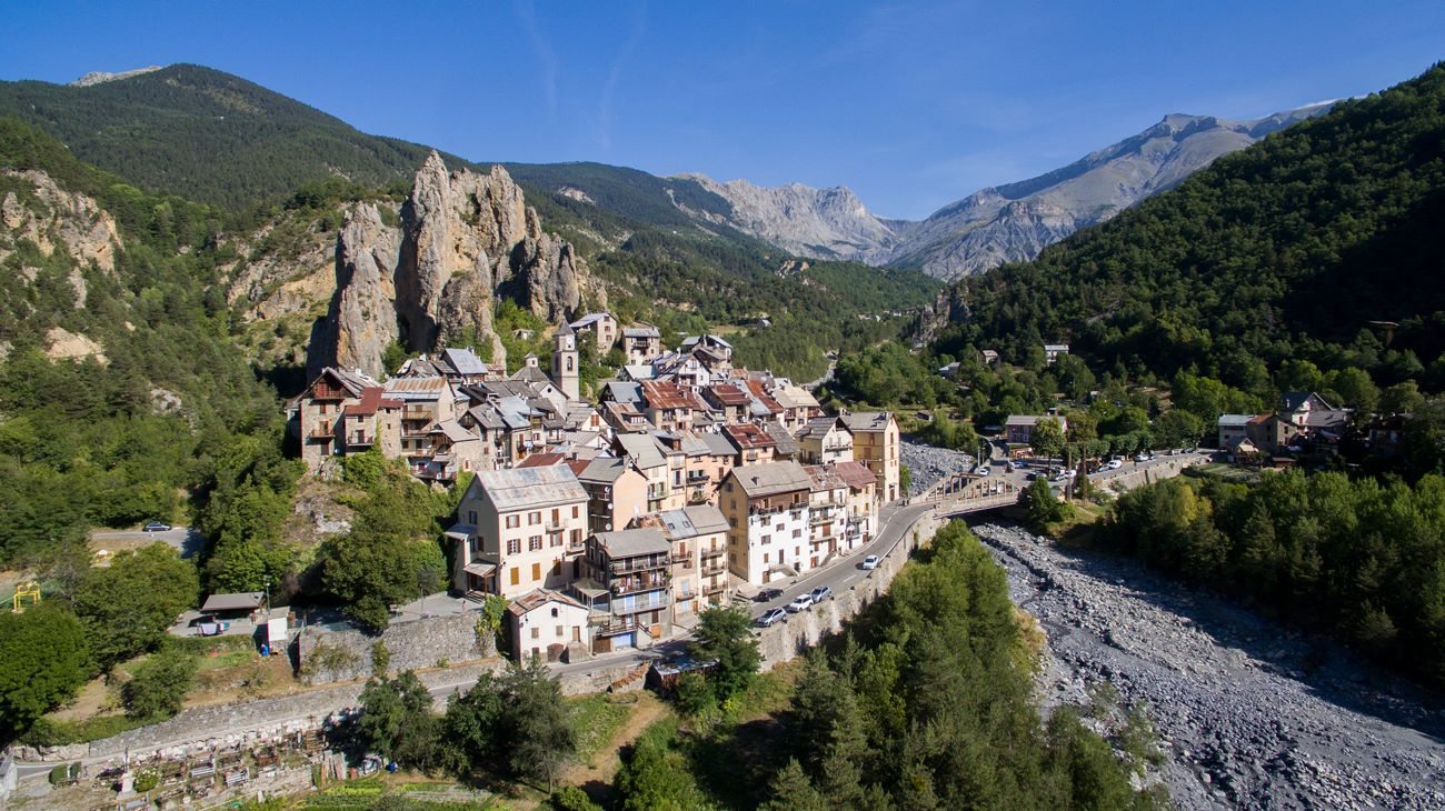 Visite de Péone, coté patrimoine - Tourisme Alpes d'Azur